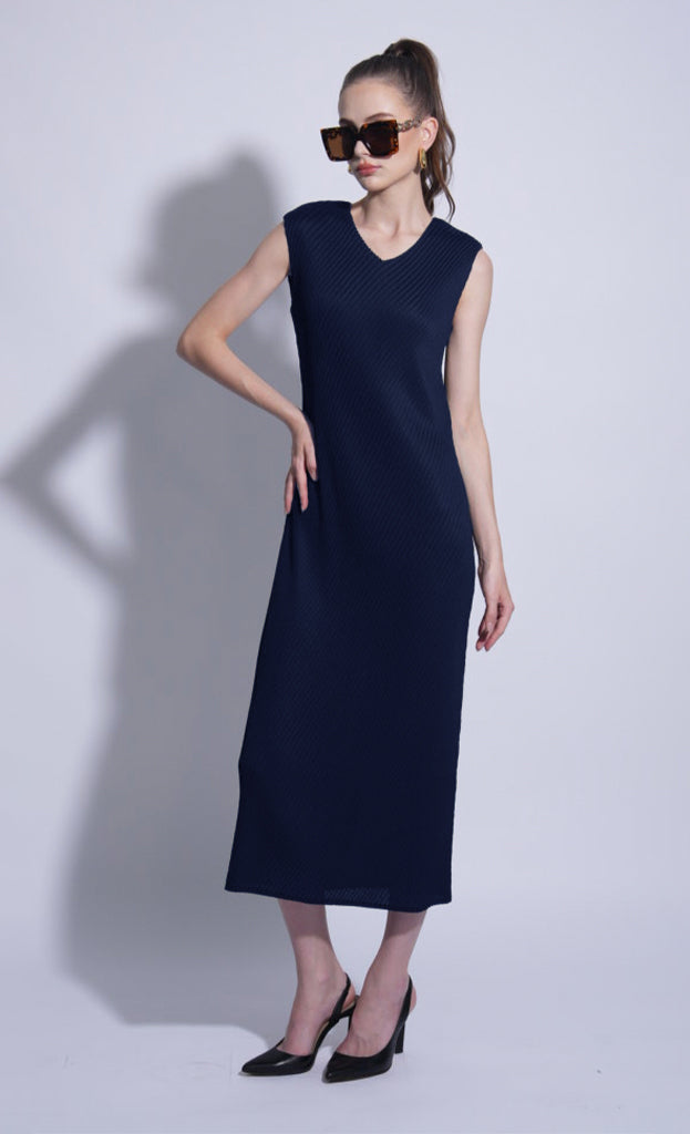 Miss Elevate Dress in Navy Blue – LARNEY