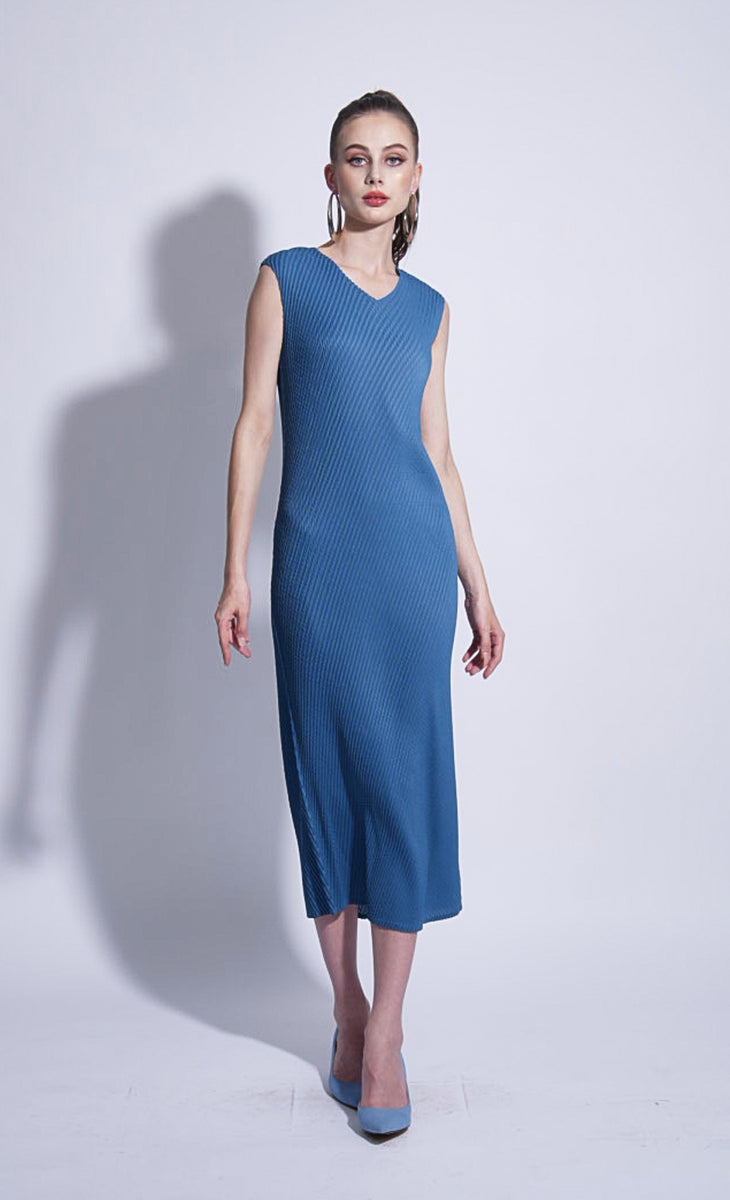 Miss Elevate Dress in Steel Blue – LARNEY