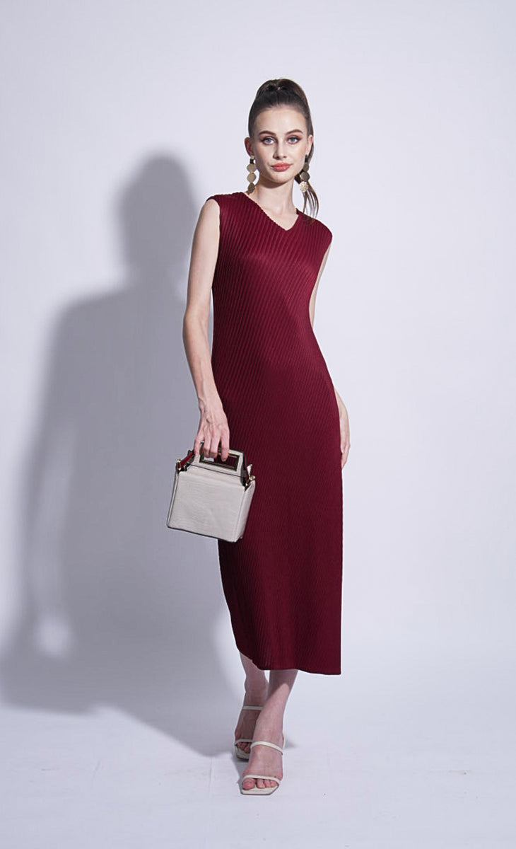 Miss Elevate Dress in Merlot Red – LARNEY